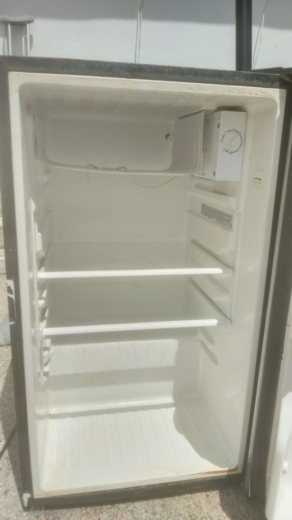 Mini Fridge (Cold Freezer , Spacious Low Price!) $20 for Sale in North ...