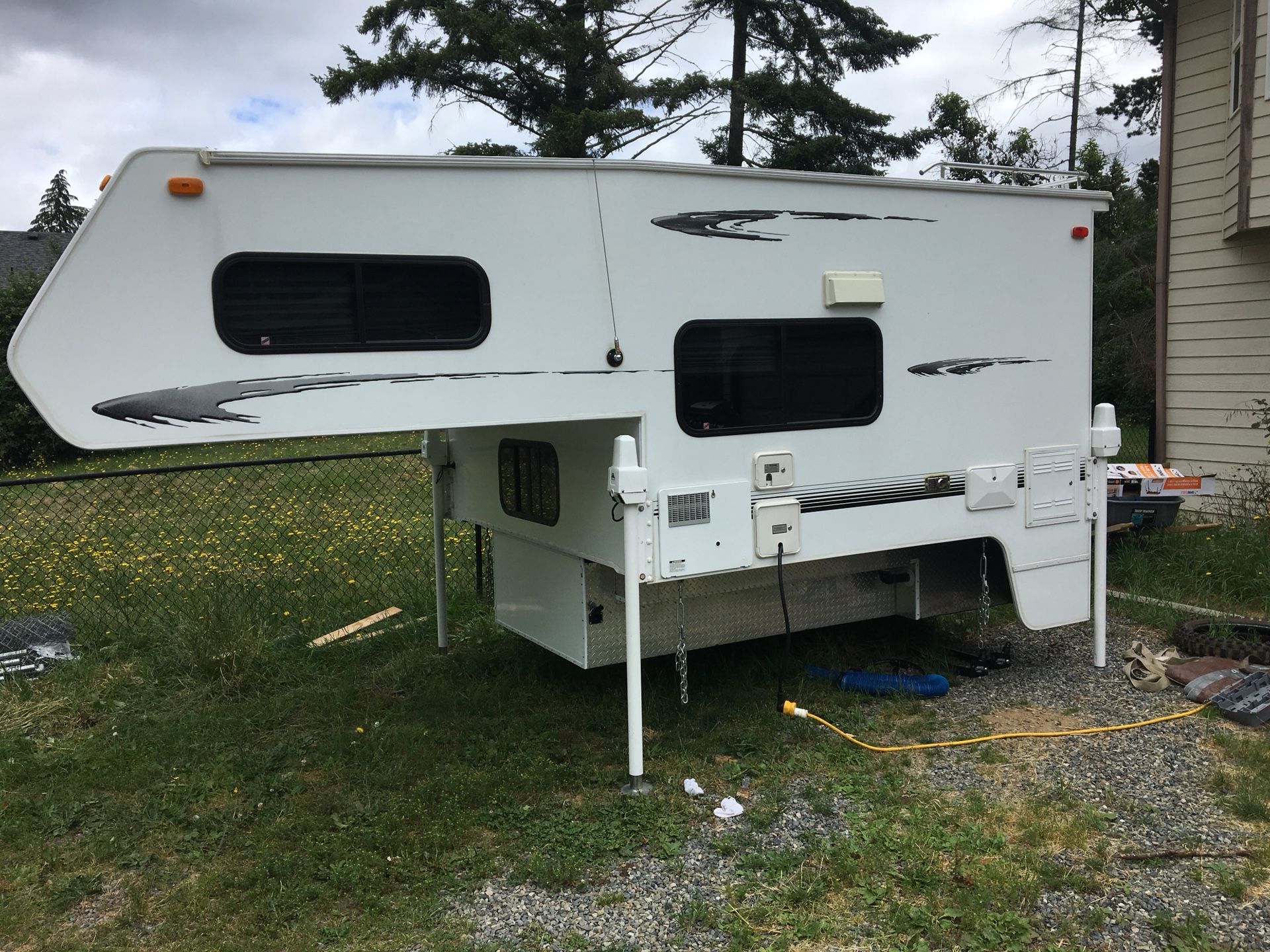2013 pastime mfg m-880sc truck camper for Sale in Port Orchard, WA ...