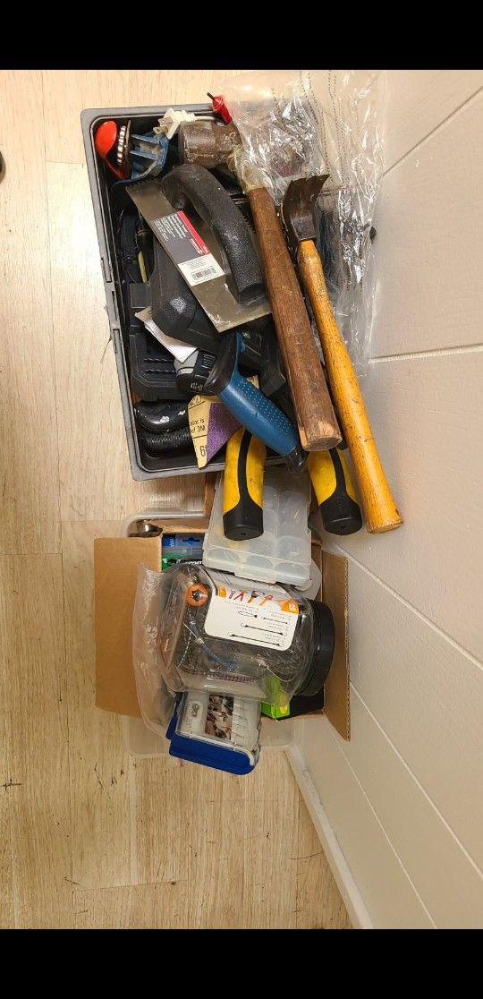 Box Of Tools But Have Alot More Tools In Other Boxes for Sale in El ...