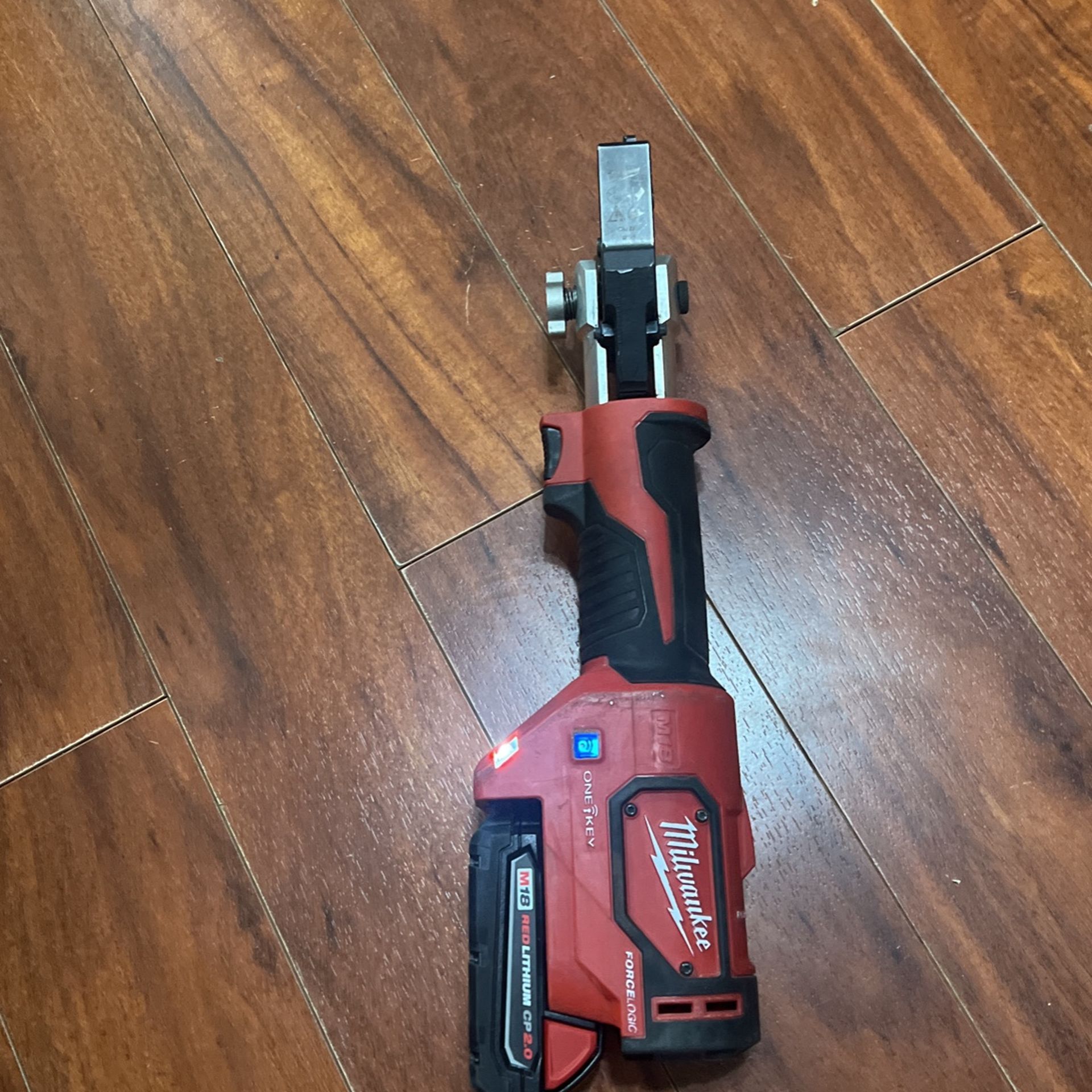 Milwaukee M18 Wire Cutter for Sale in Houston, TX - OfferUp