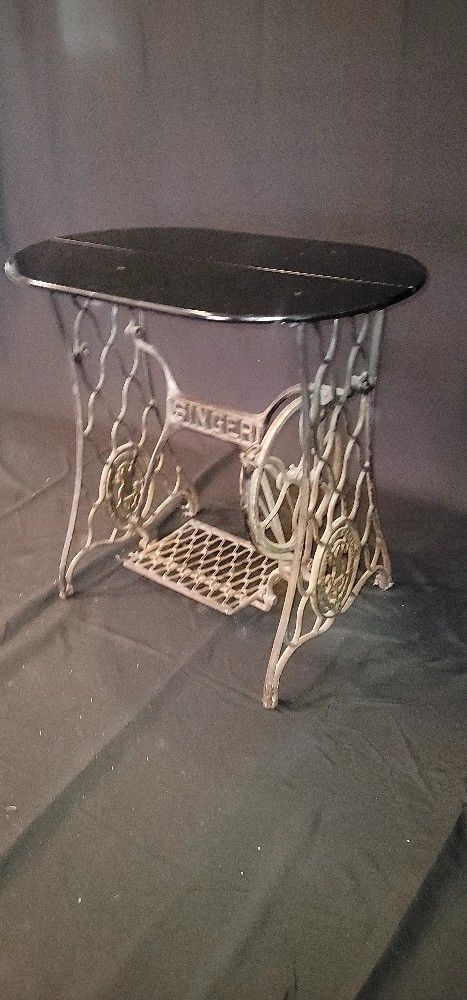 Antique Singer Sewing stand/ Table for Sale in Pompano Beach, FL - OfferUp