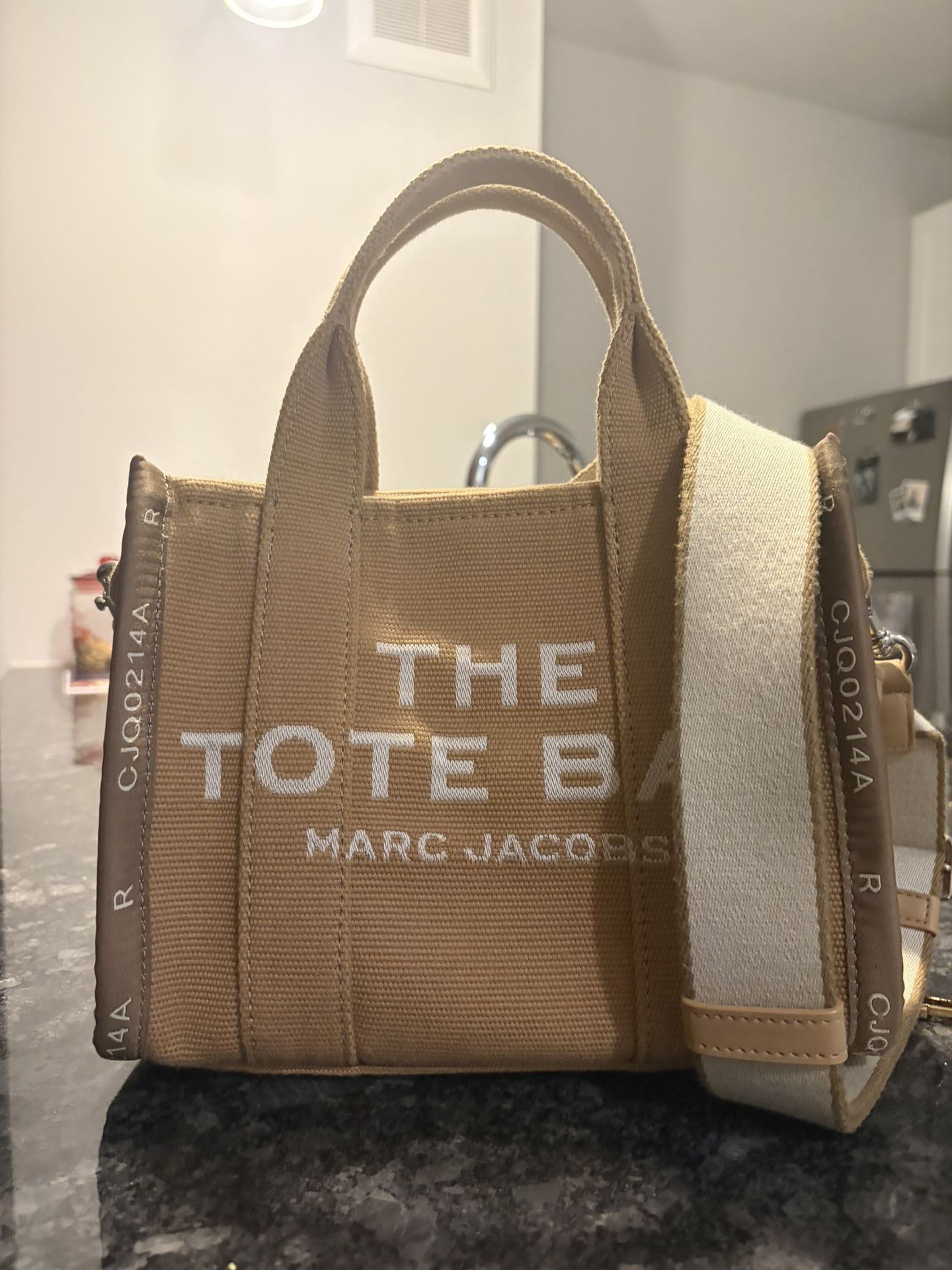 Marc Jacob’s Small Tote Bag for Sale in Austin, TX - OfferUp