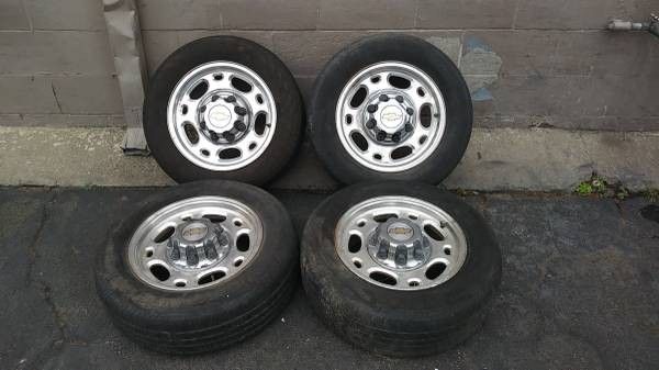 set of four 8 lug Chevy/GMC 16 inch 2500HD aluminum rims and caps for ...