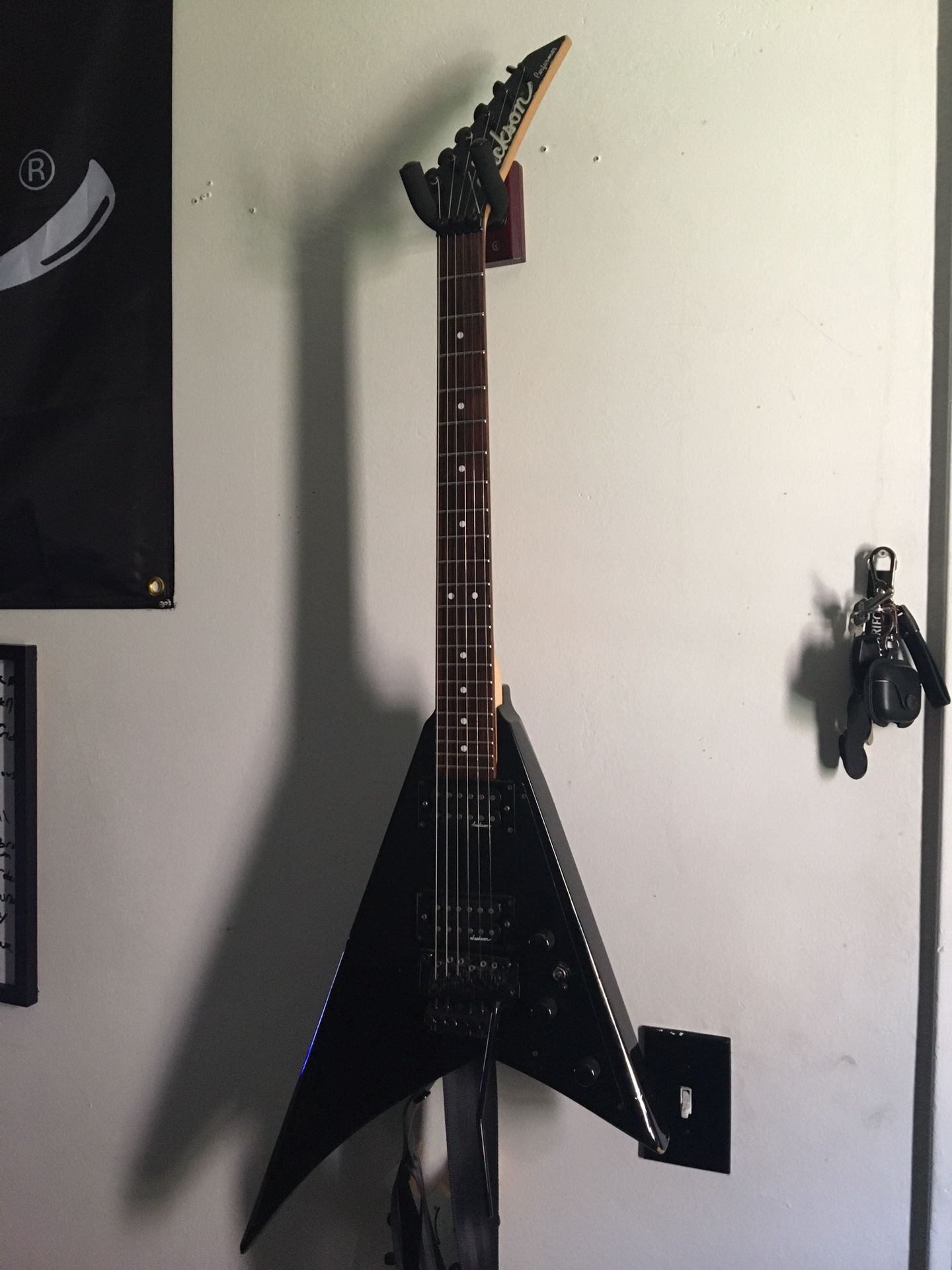Jackson V Performer Electric Guitar for Sale in Palmdale, CA - OfferUp