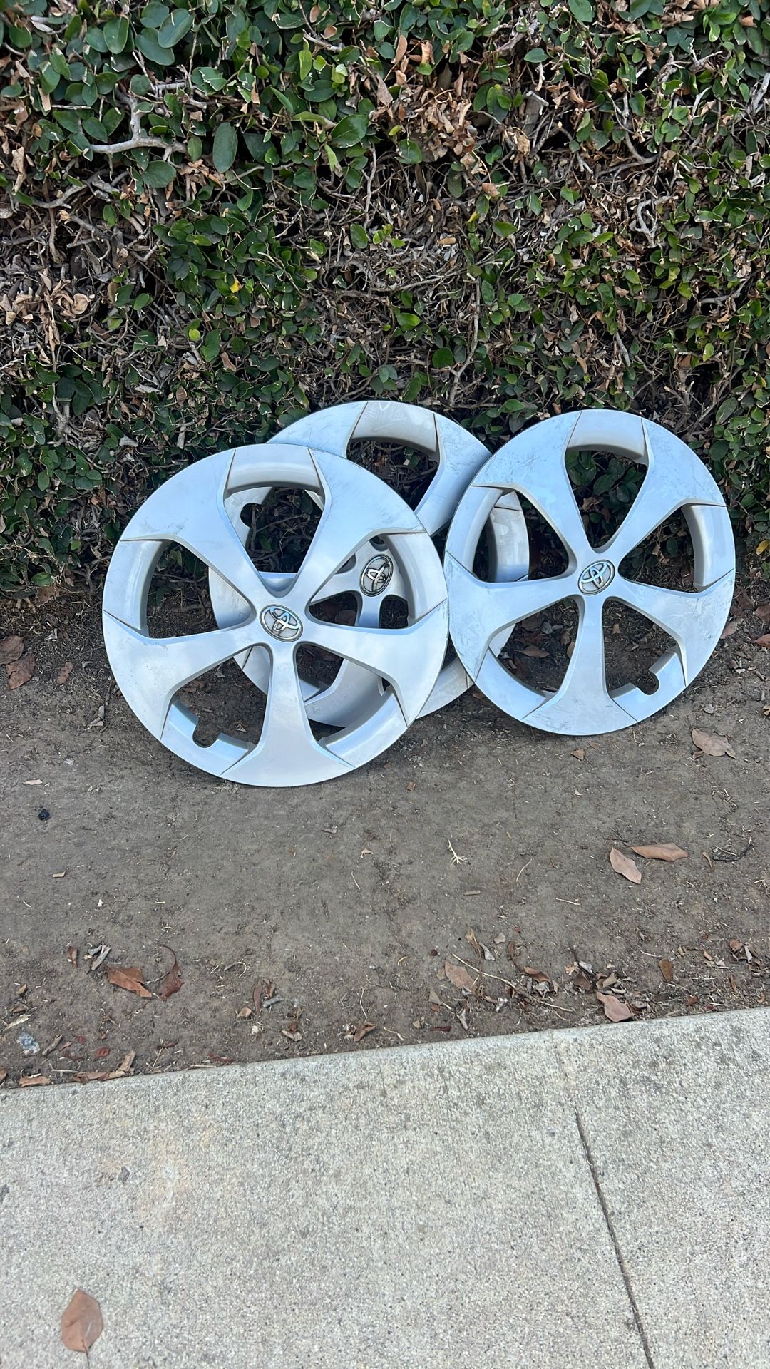 2015 Prius Wheel Cover for Sale in Los Angeles, CA - OfferUp