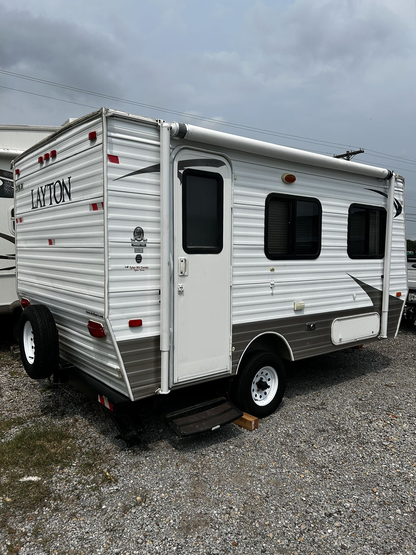 2011 Layton Travel Trailer. Clean Title. for Sale in Dallas, TX - OfferUp