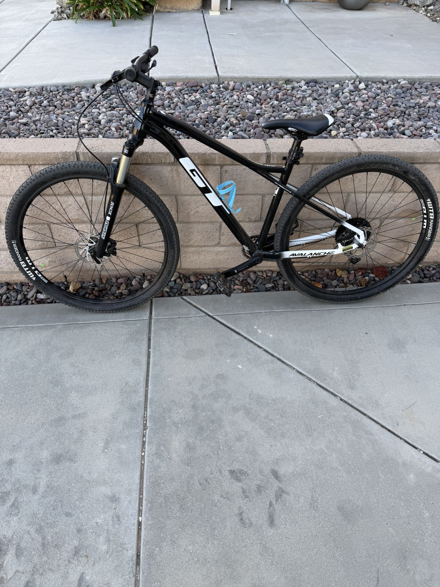GT Avalanche M frame Mountain Bike for Sale in Oak Glen, CA - OfferUp
