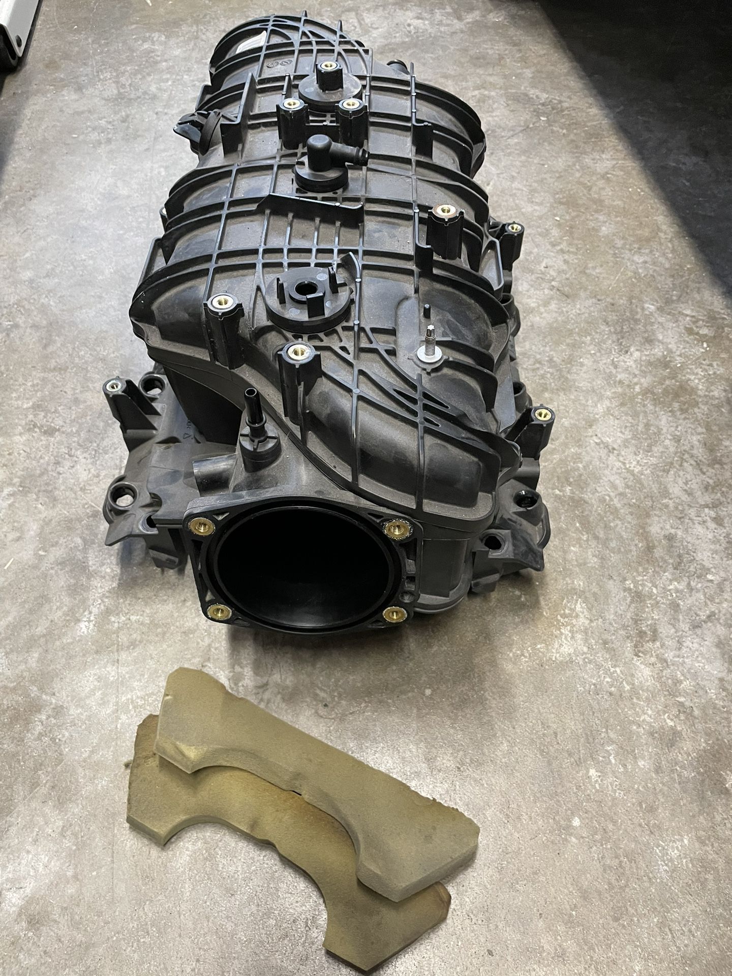 GM 6.0 LY6 Intake Manifold LS for Sale in Carson, CA - OfferUp