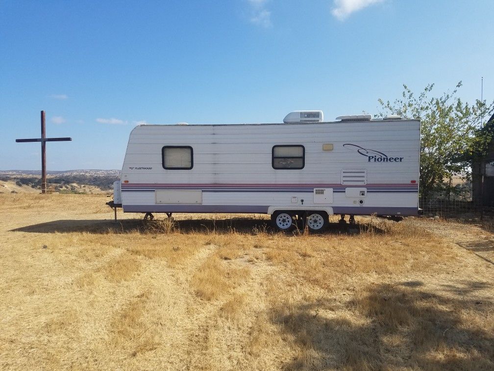 20ft pull behind camper RV for Sale in Valley Home, CA - OfferUp