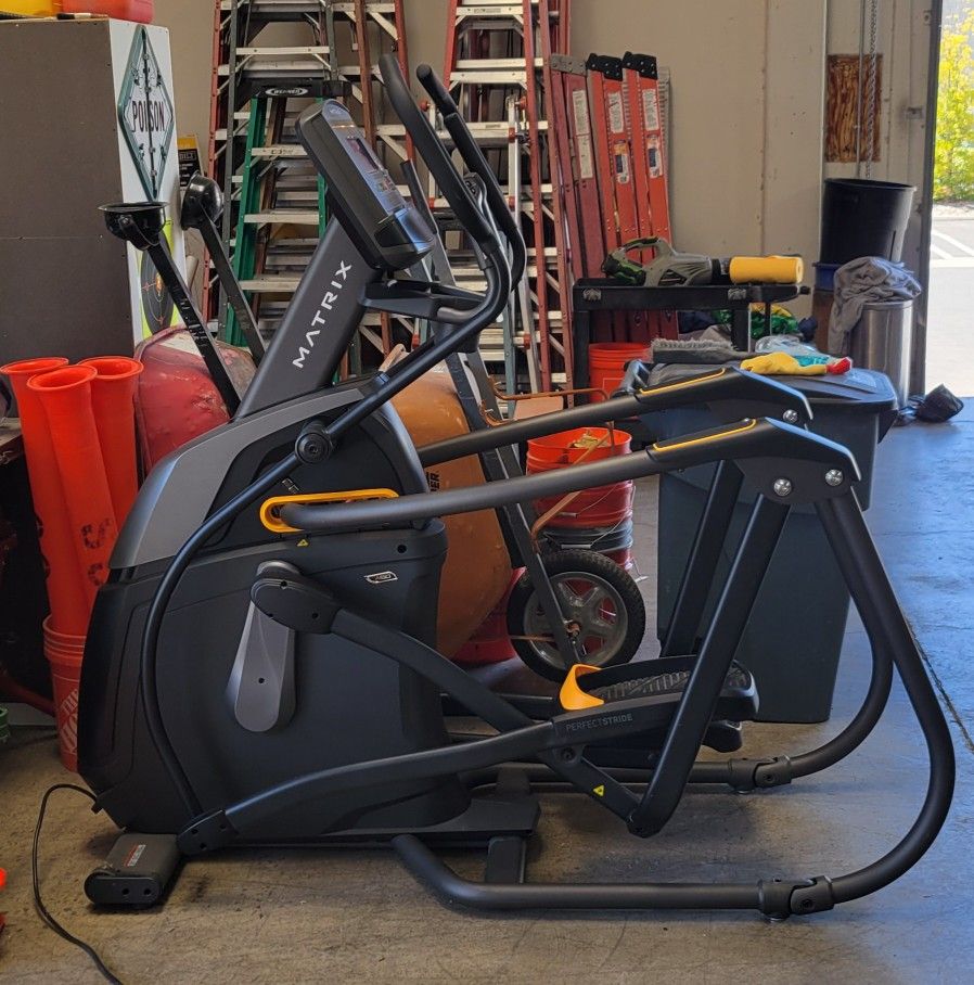 Elliptical Matrix A50-XR for Sale in Mission Viejo, CA - OfferUp