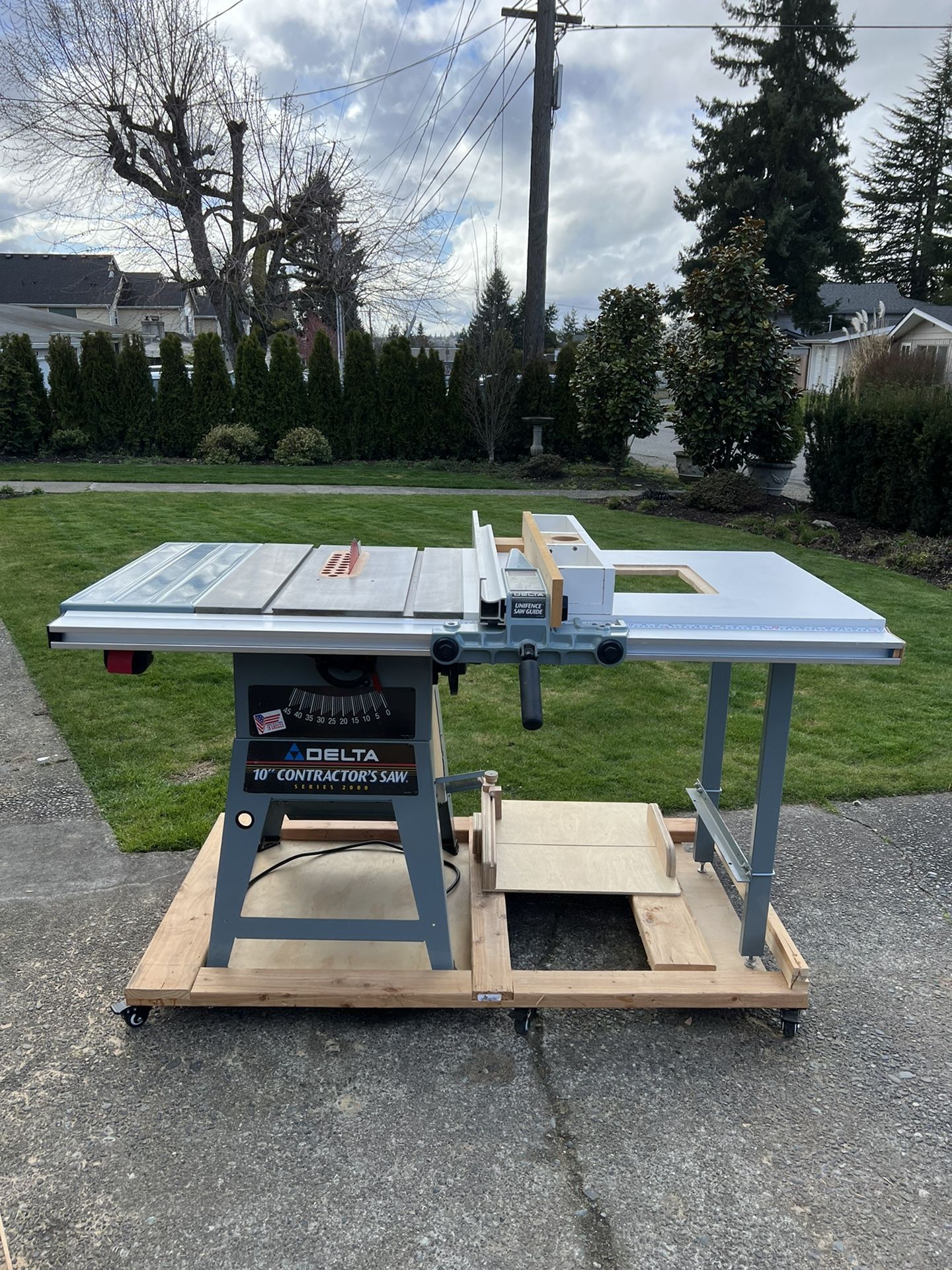 *pending* Delta 10 In Contractor Table Saw + Accessories for Sale in ...