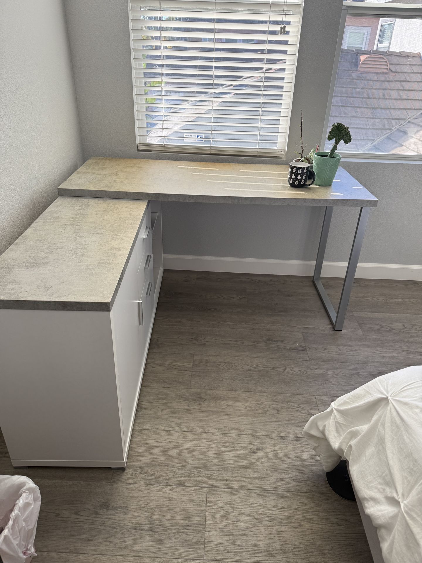 Corner Desk for Sale in Carlsbad, CA - OfferUp
