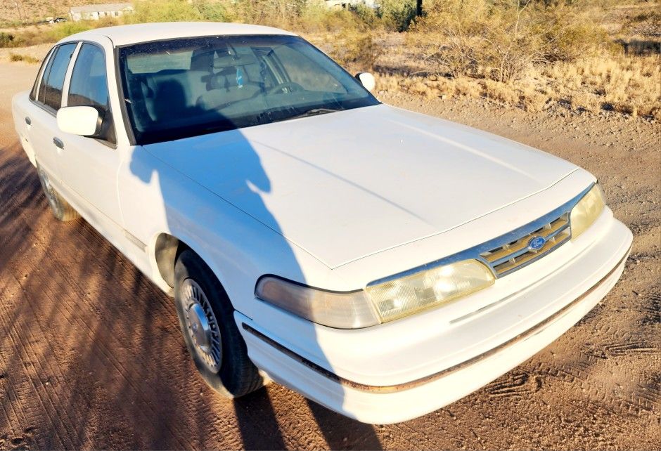 1997 Ford crown Victoria Similar to Honda Toyota Nissan Chevy Ford ...