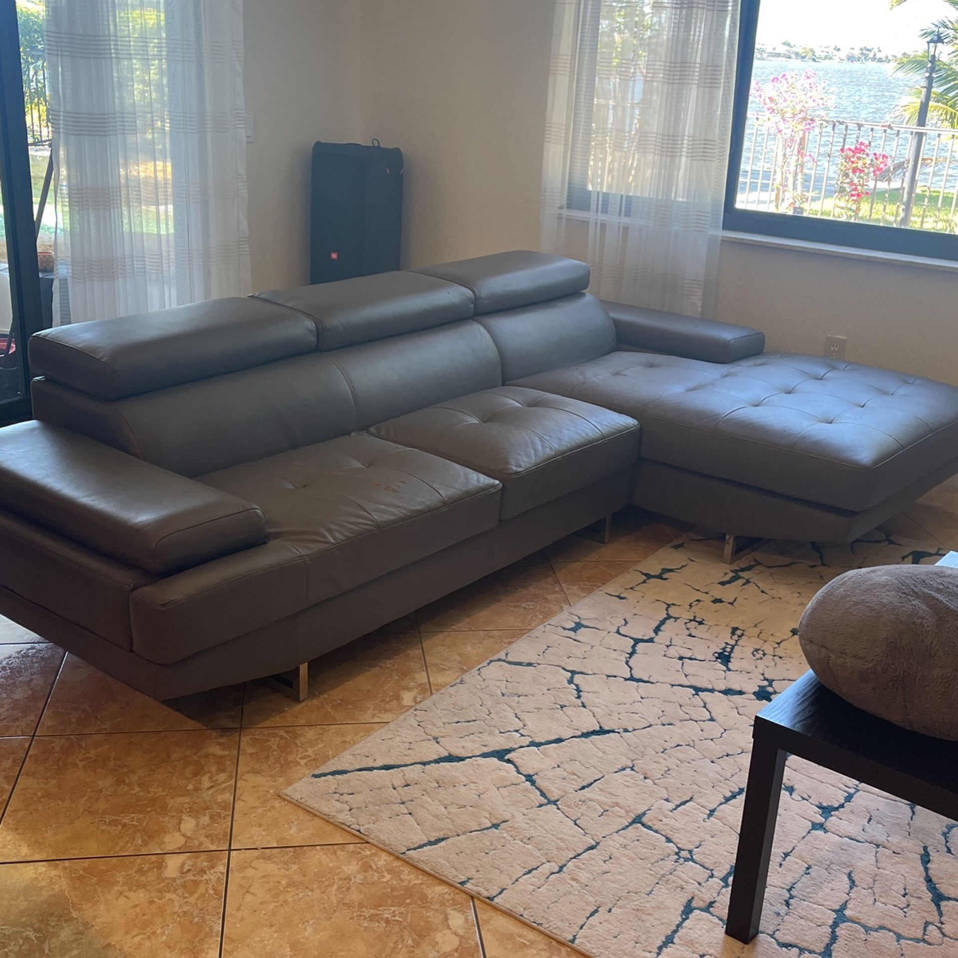 Lester Couch First Come First Serve for Sale in Pembroke Pines, FL ...
