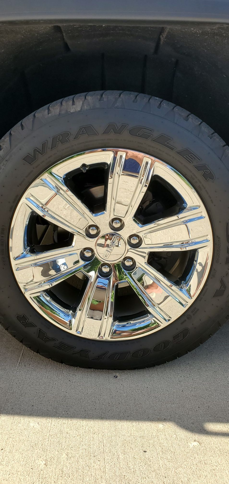 Gmc sierra wheels and tires. Excellent condition 2018 20 inch .6 lug. Gmc. Chevy for Sale in ...