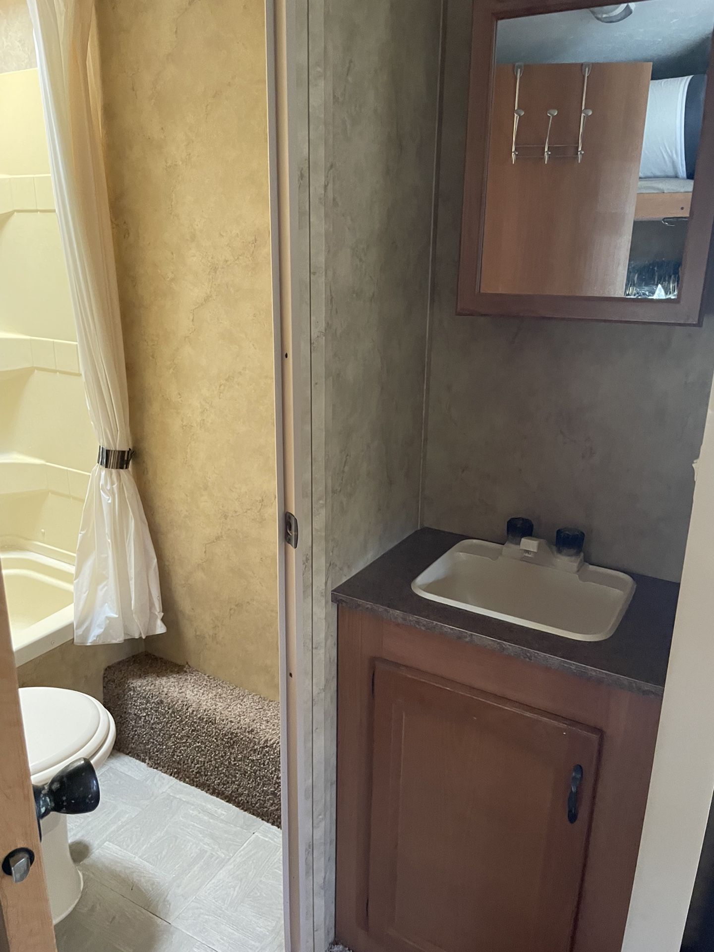 2011 Keystone Hideout Travel Trailer for Sale in New Prt Rchy, FL - OfferUp
