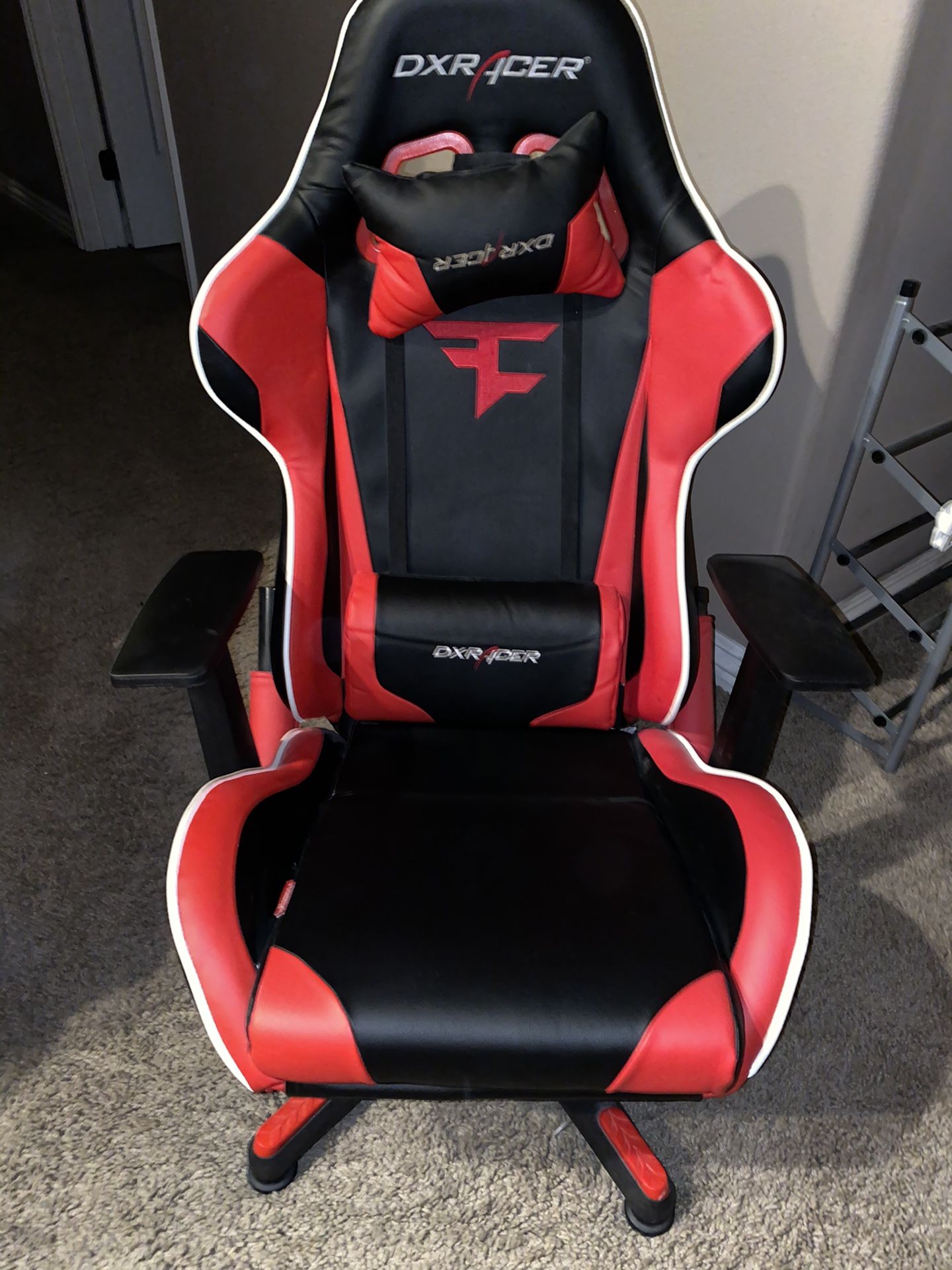 Faze Gaming Chair DXRacer for Sale in Las Vegas, NV - OfferUp