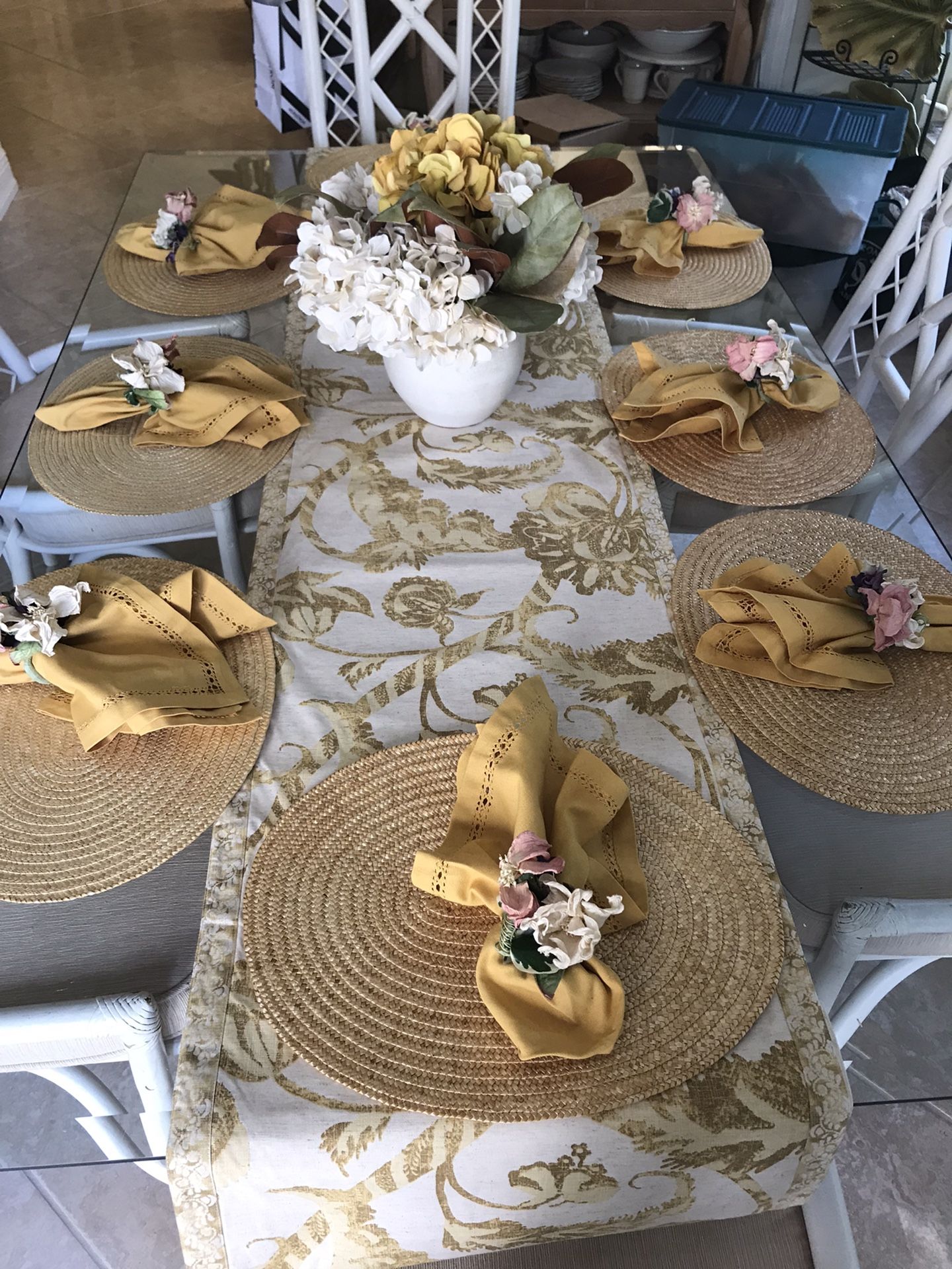 Williams Sonoma Spring Table Runner and Centerpiece for Sale in Miami ...