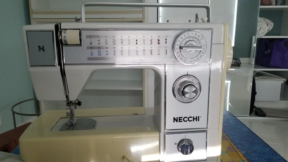 NECCHI Sewing Machine model 575 FA. No plastic parts all metal. for ...