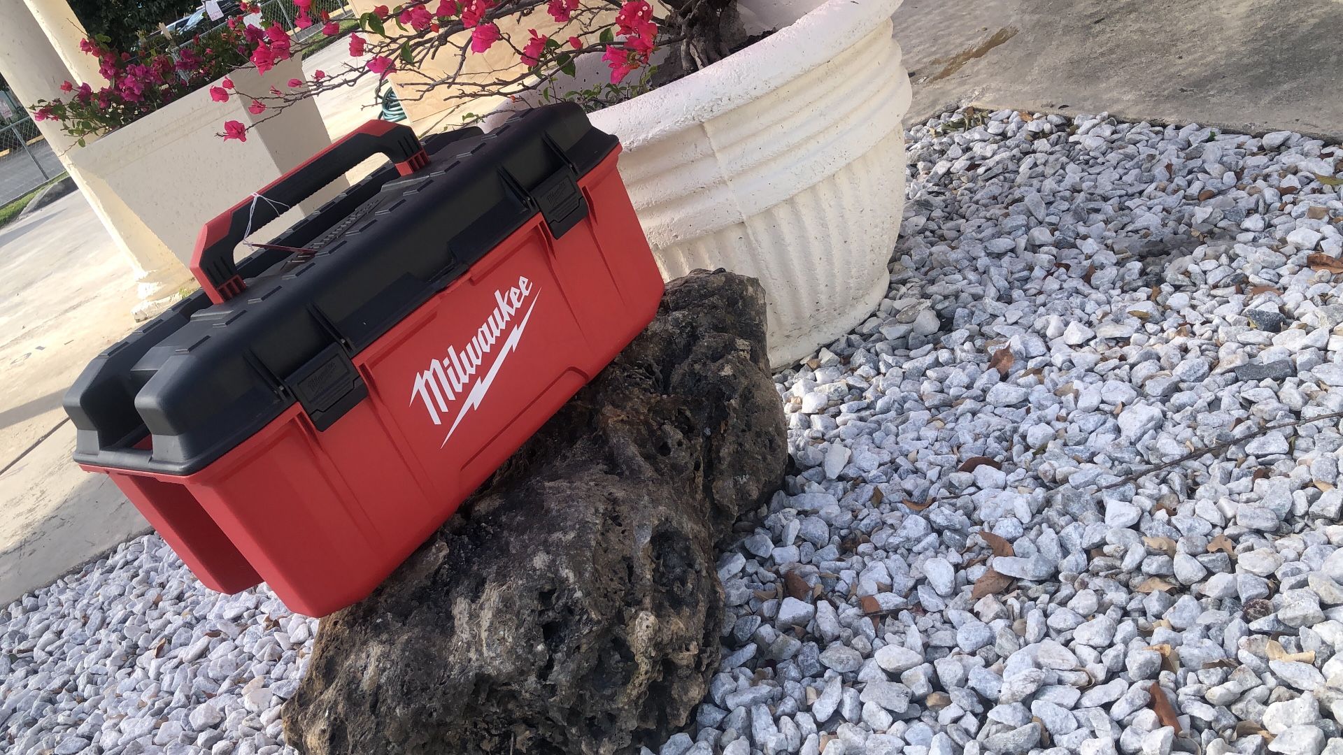 Milwaukee Jobsite Workbox MTB2600 Like New Condition for Sale in ...