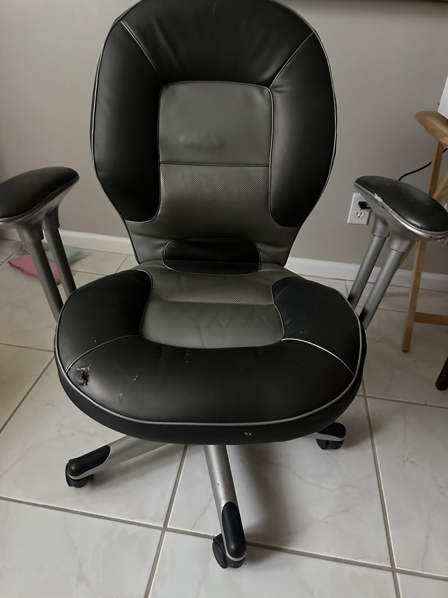 Ergonomic Office Chair – Black & Gray for Sale in Boynton Beach, FL ...