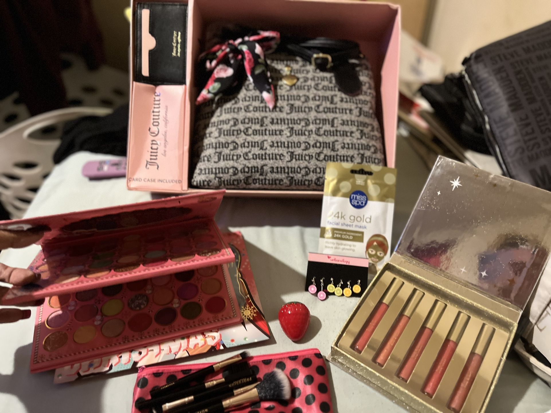 Purse bundle for Sale in San Antonio, TX - OfferUp