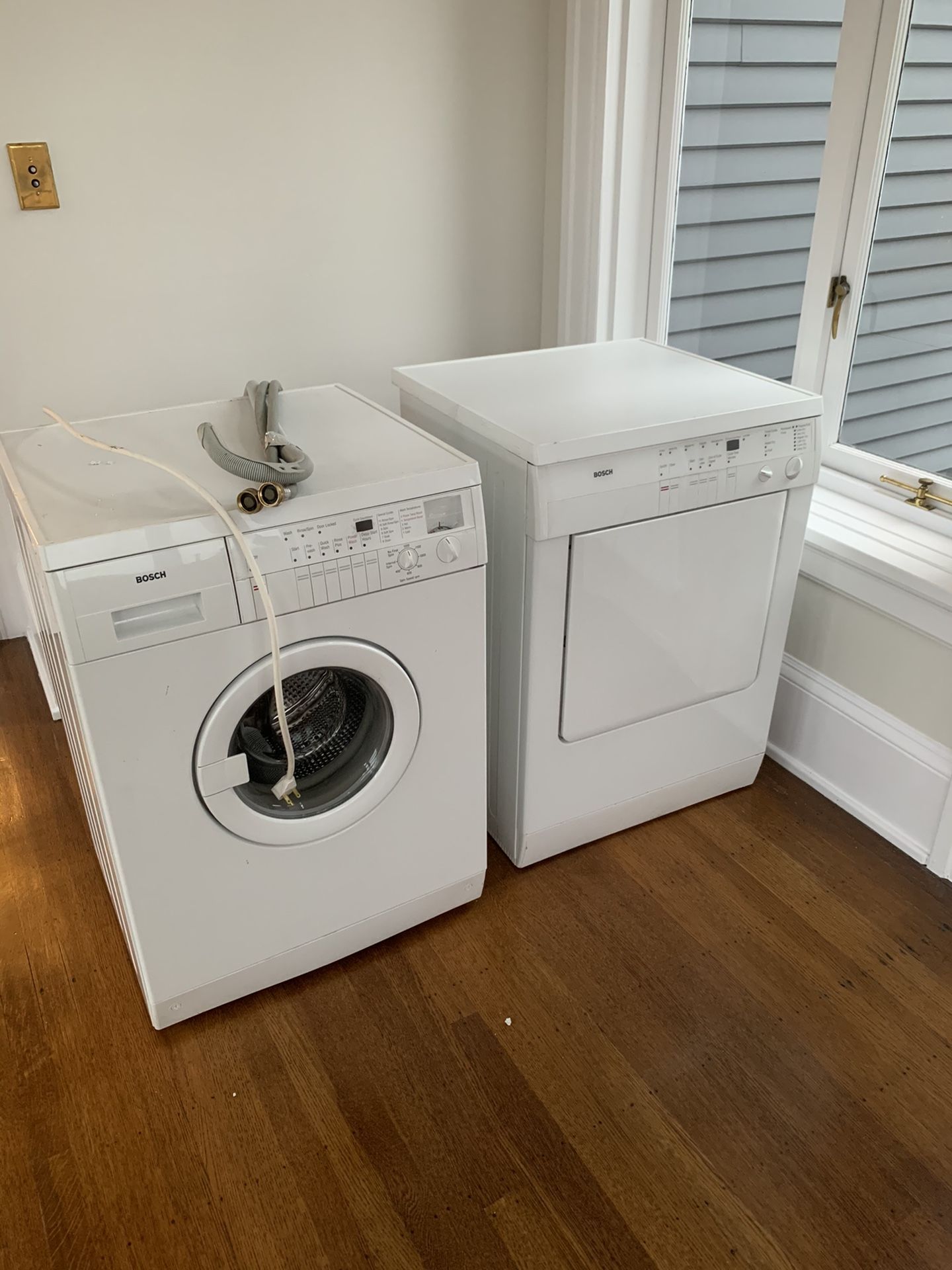 Bosch 24” compact Washer and Dryer for Sale in Tacoma, WA - OfferUp