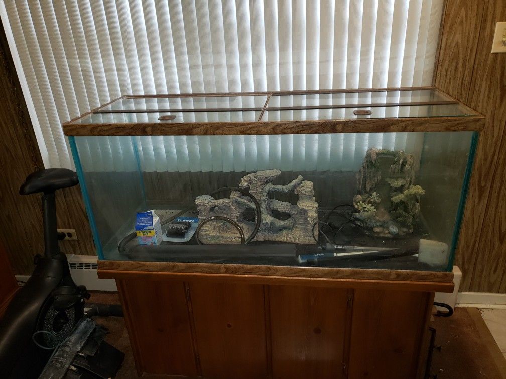75 Gallon Oceanic Fish Tank with Glass Top an Stand for Sale in ...
