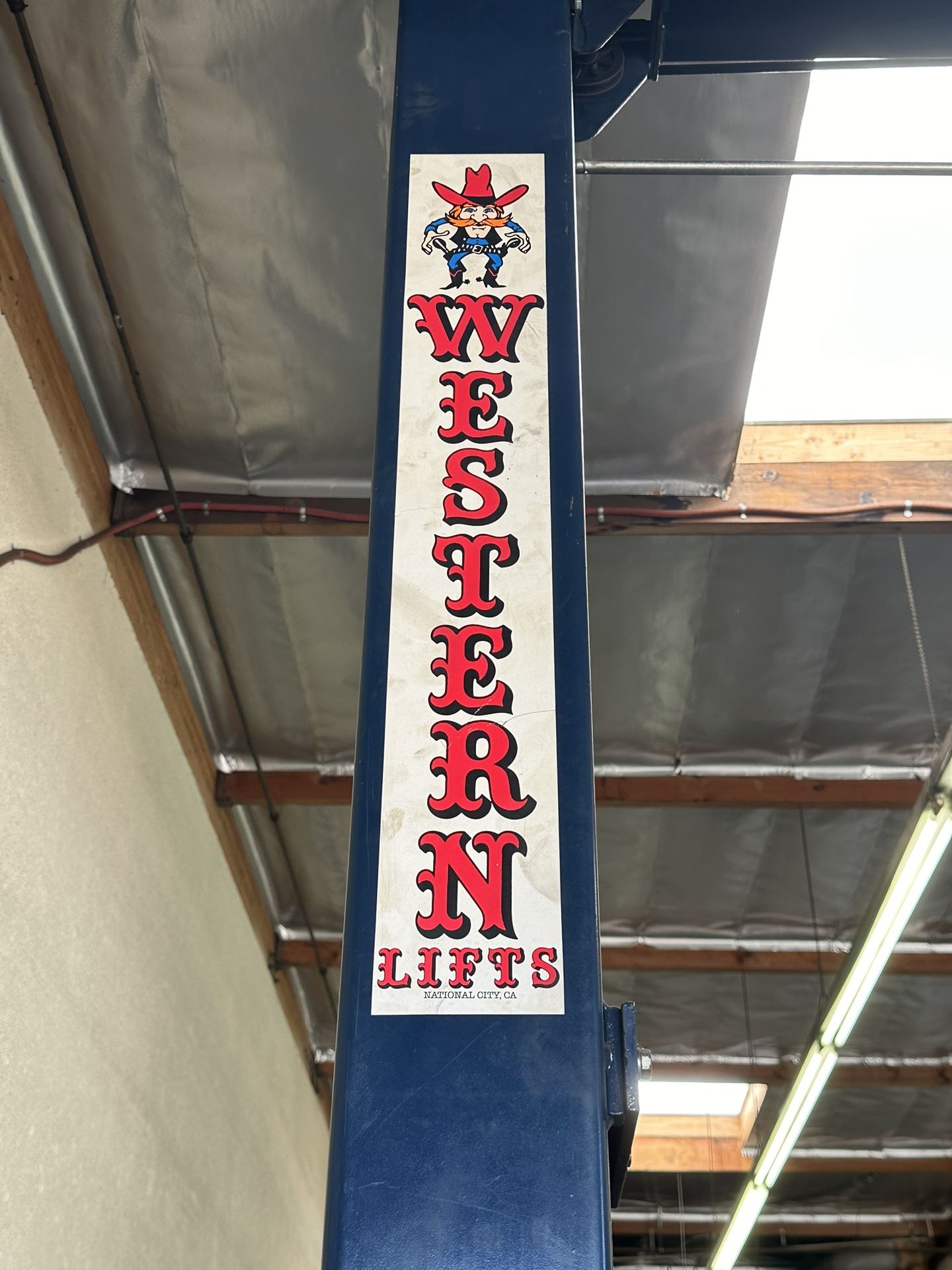 Western 2 Post Hydraulic Lift for Sale in Escondido, CA - OfferUp
