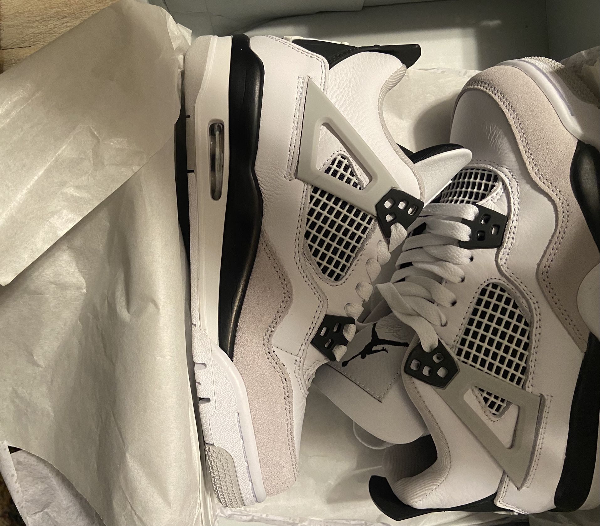 Retro 4s ***Brand New*** $250 for Sale in Hudson Oaks, TX - OfferUp