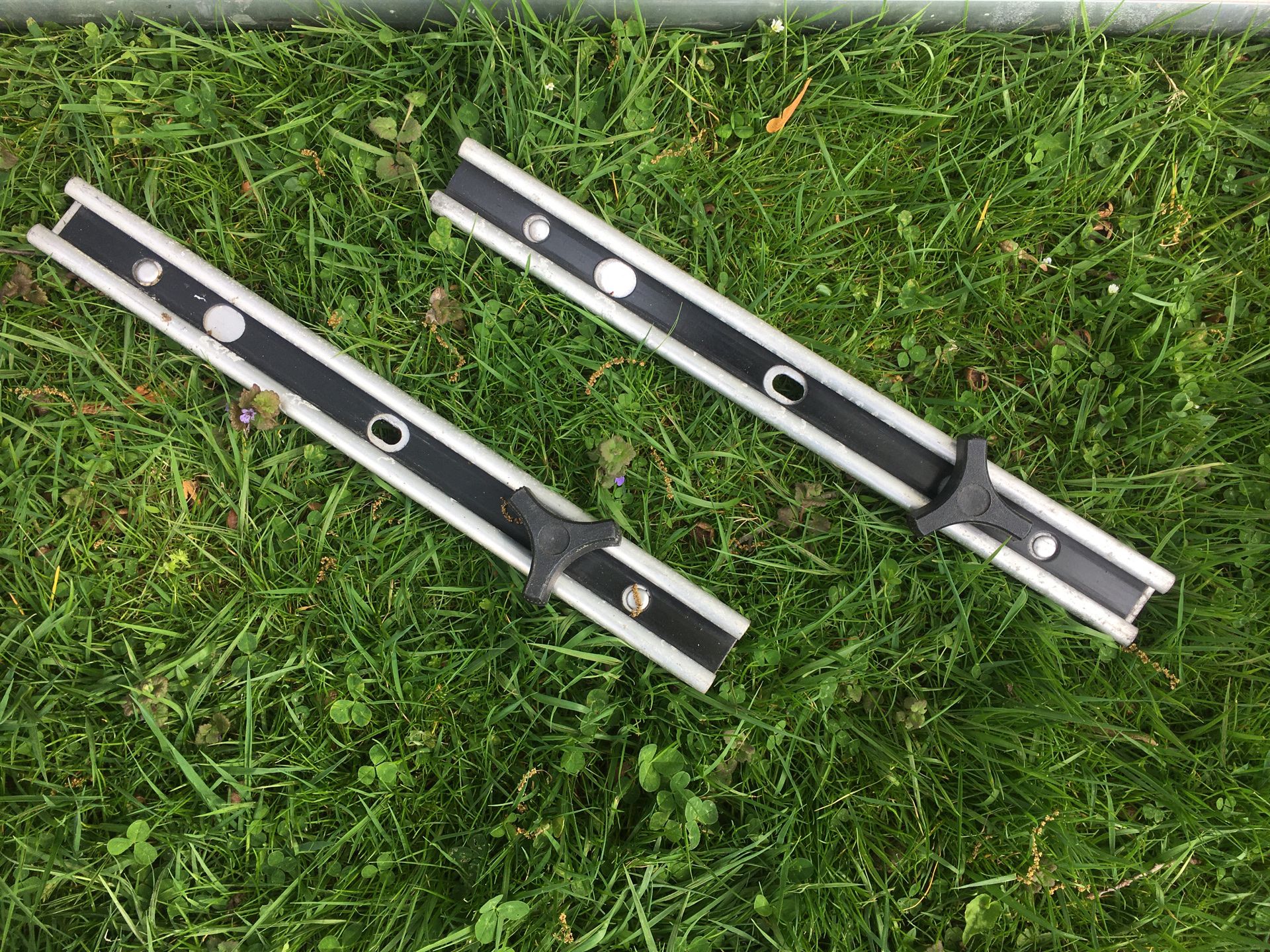 Thule TracRac G2 Cargo Divider/Window Guard & Toolbox Mounts for Sale ...