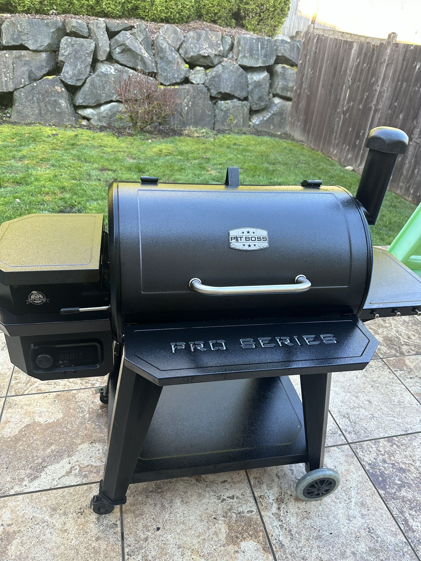 Pit Boss Pro Series Smoker for Sale in Issaquah, WA - OfferUp