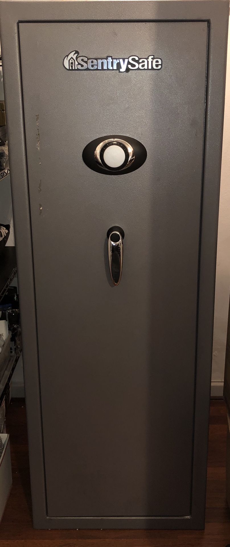 SENTRY 5 FOOT STANDING FIRE SAFE - GUN & RIFLE SAFE for Sale in Miami Gardens, FL - OfferUp