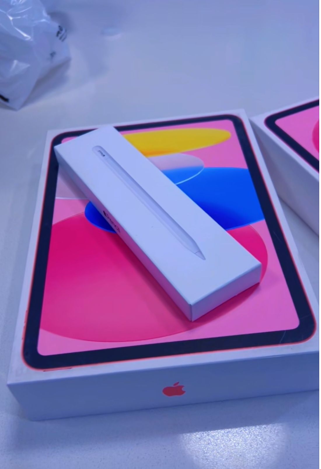 Pink iPad 10th Generation 64 GB for Sale in Arlington, TX - OfferUp