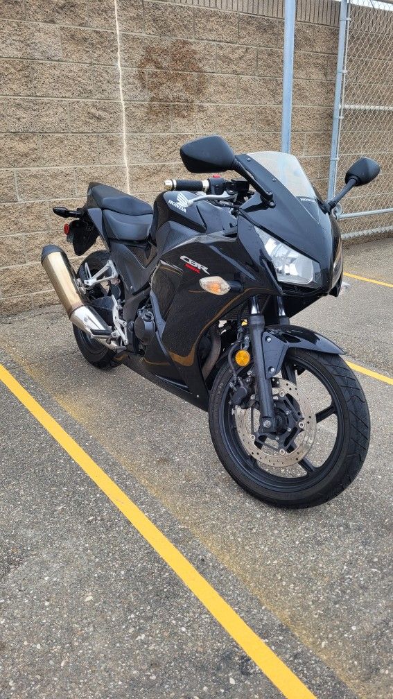 2016 Honda CBR300R for Sale in Westlake Village, CA - OfferUp
