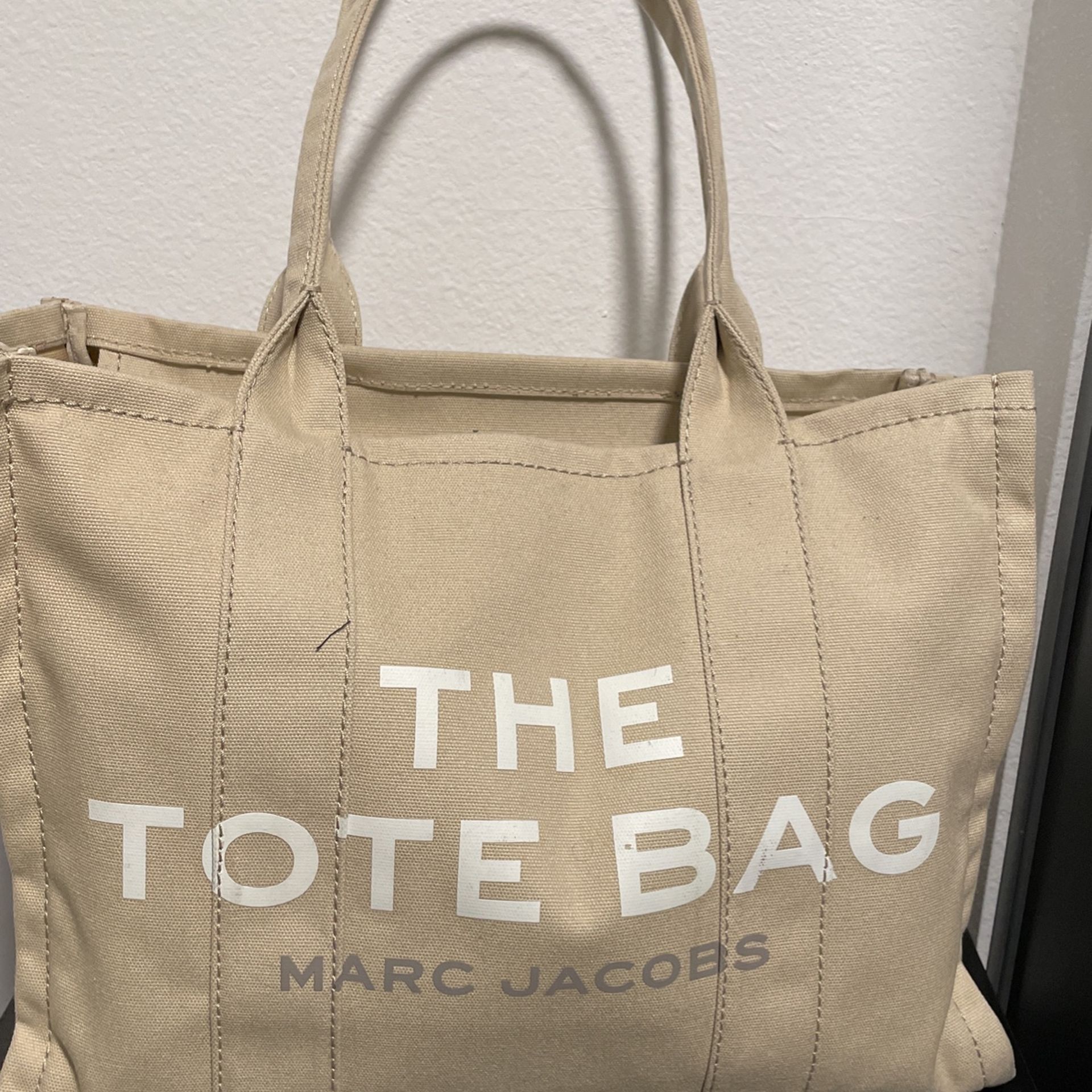 Marc Jacobs Tote Bag Large for Sale in Austin, TX - OfferUp