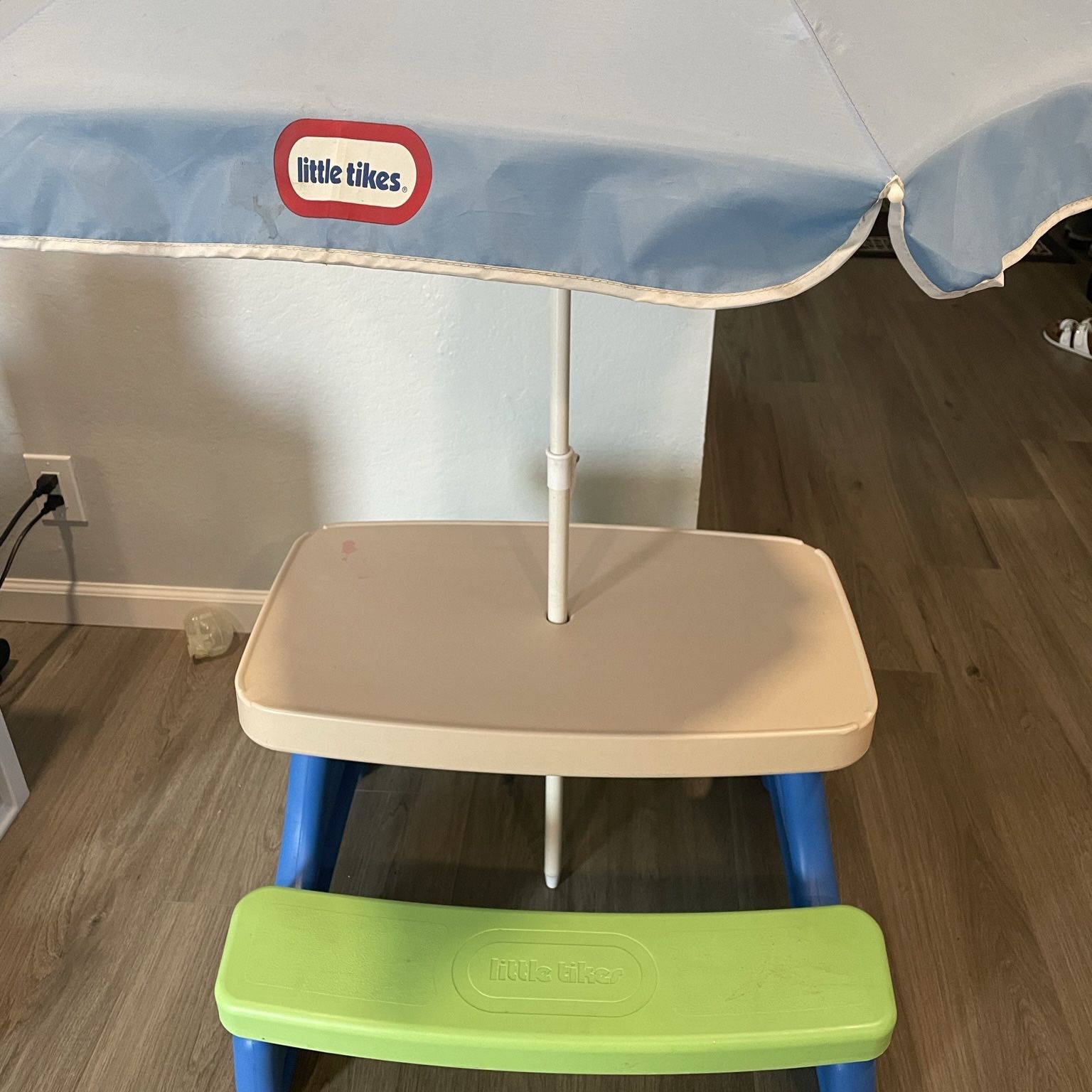 Little Tikes Picnic Table With Umbrella