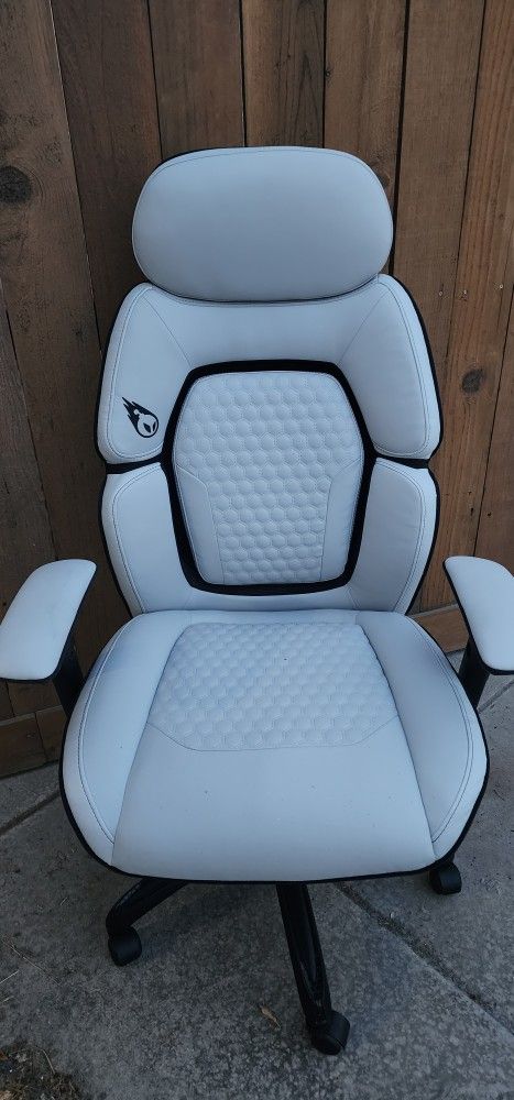Game Chair White for Sale in Rancho Cucamonga, CA - OfferUp