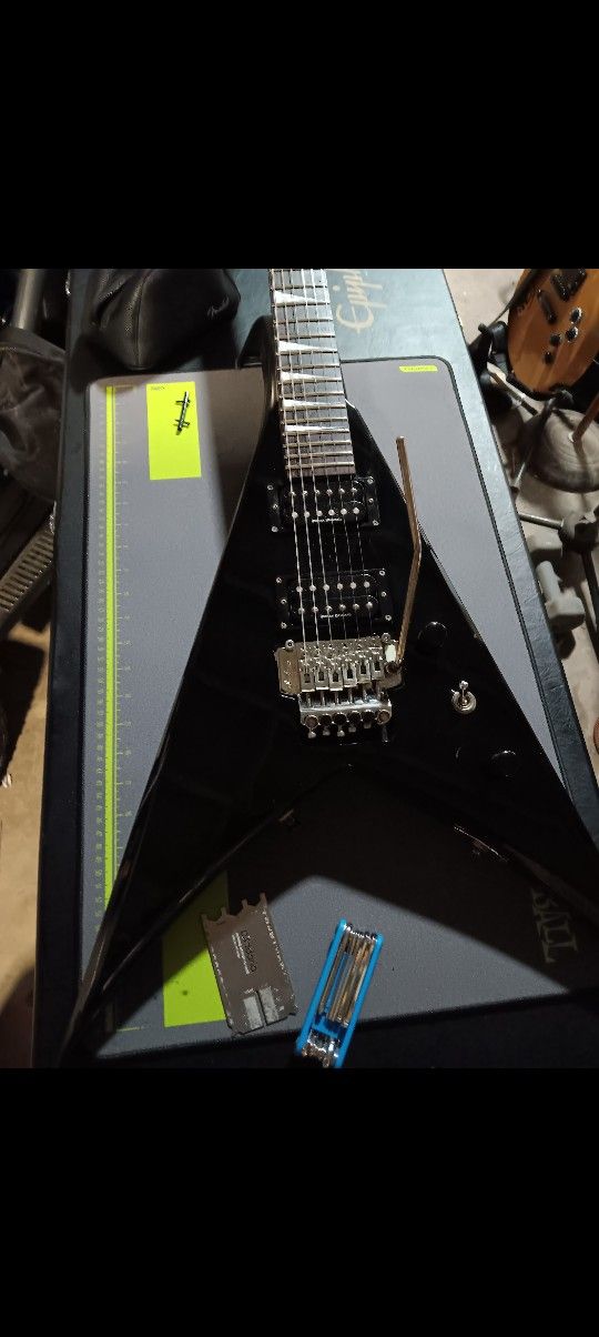 Jackson V Guitar for Sale in San Diego, CA - OfferUp