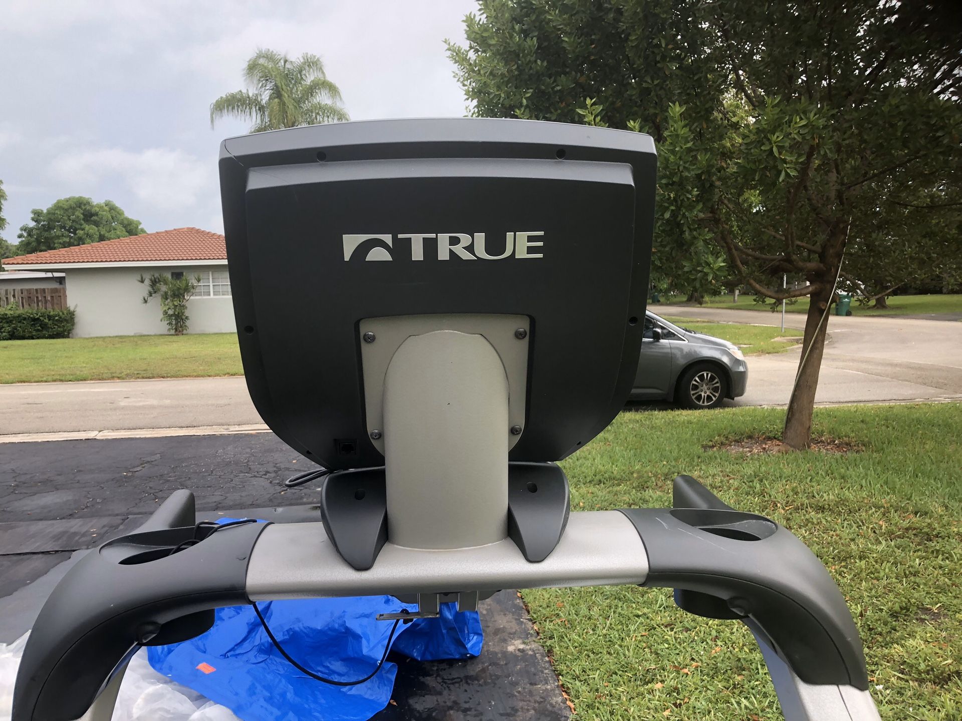 True Fitness Treadmill CS800 for Sale in Sunrise, FL - OfferUp
