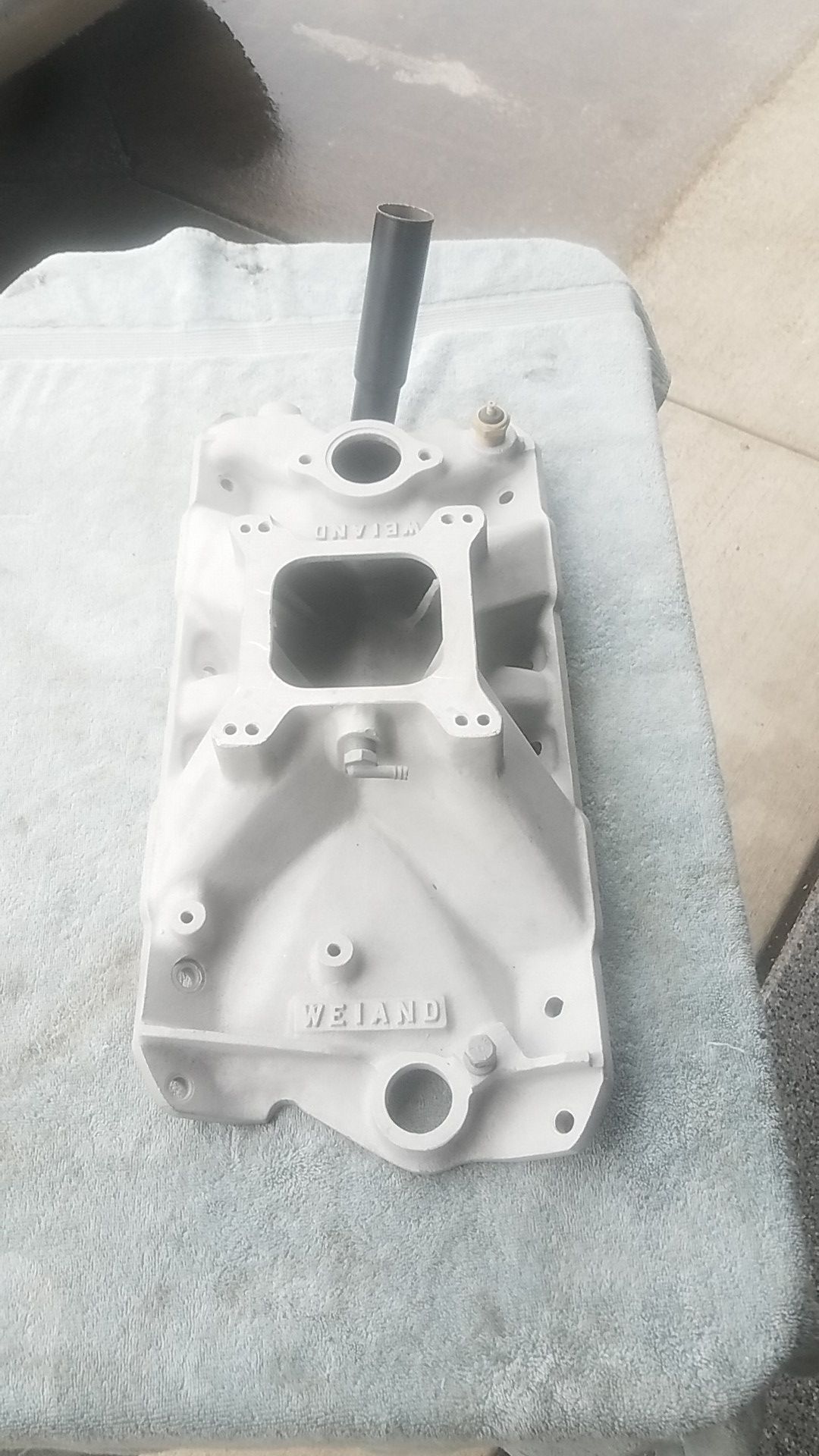 Weiand intake manifold- Aluminum Weiand 7508 SBC chevy for Sale in ...