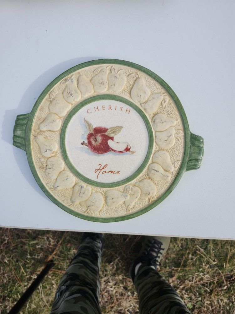 Porcelain Apple Plaque for Sale in Elizabeth City, NC - OfferUp