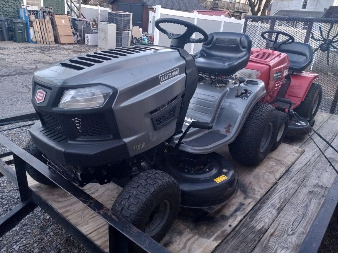 Selling 2 CRAFTSMAN RIDING MOWERS BOTH RUN CUT PERFECTLY SELLING AS A ...
