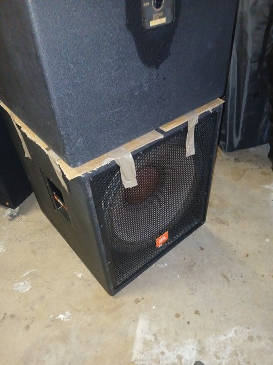 2 JBL 18" for Sale in Phoenix, AZ - OfferUp