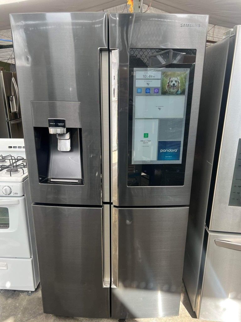 Smart Hub Samsung refrigerator with top fridge bottol freezer / Touch ...