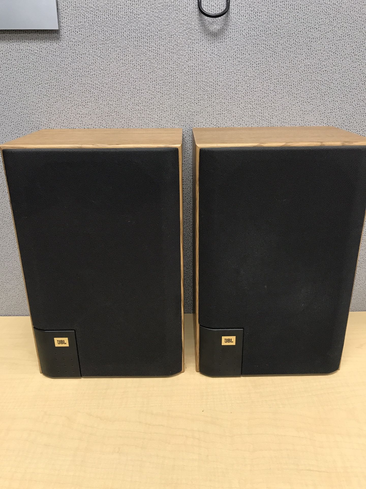JBL J2050 Bookshelf speakers woodgrain vintage for Sale in Alta Loma ...