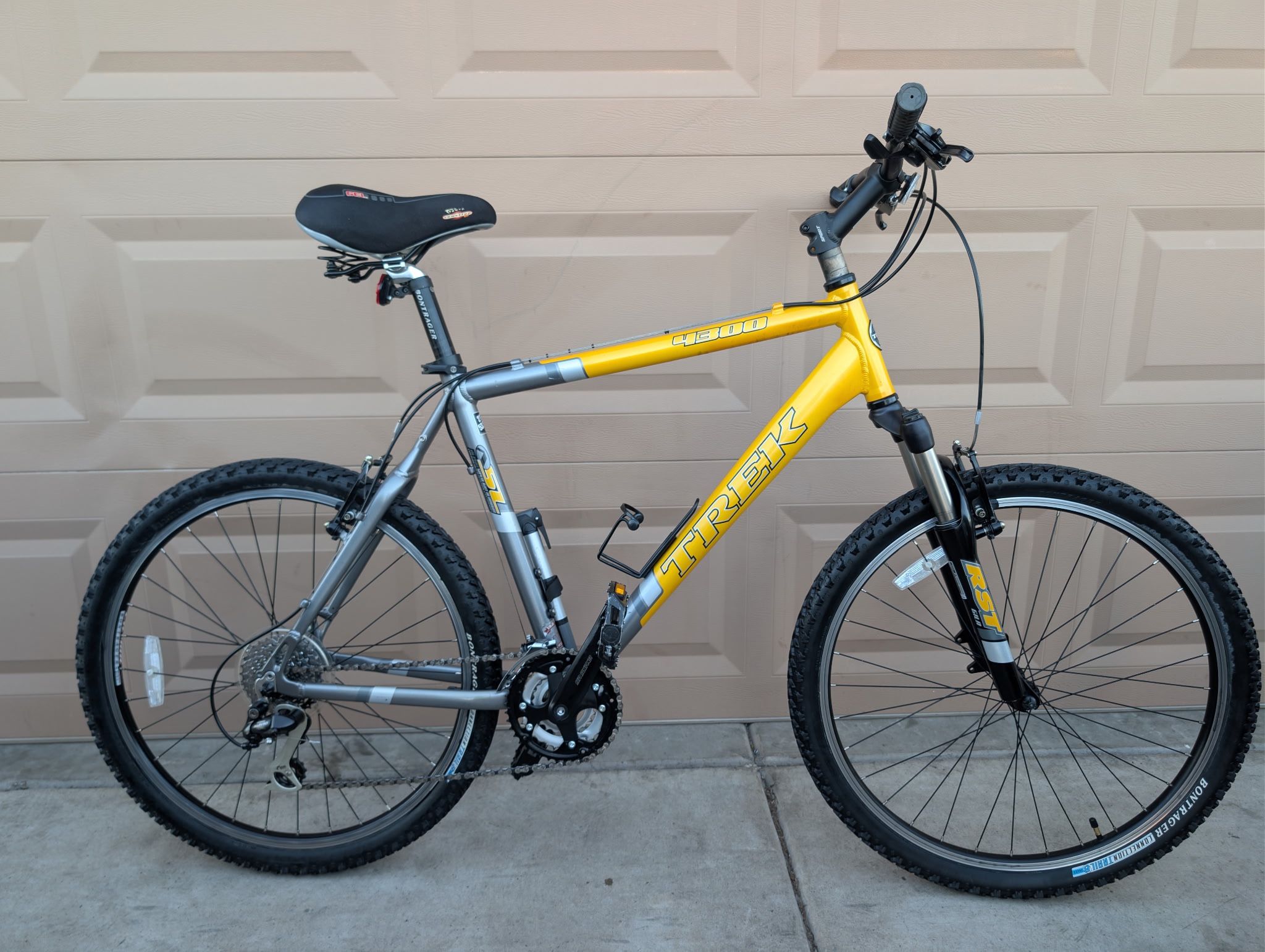 26"x2.0. TREK MENS MOUNTAIN BIKE. (L).21" 54 CM. LIKE NEW WITH FRESHLY ...