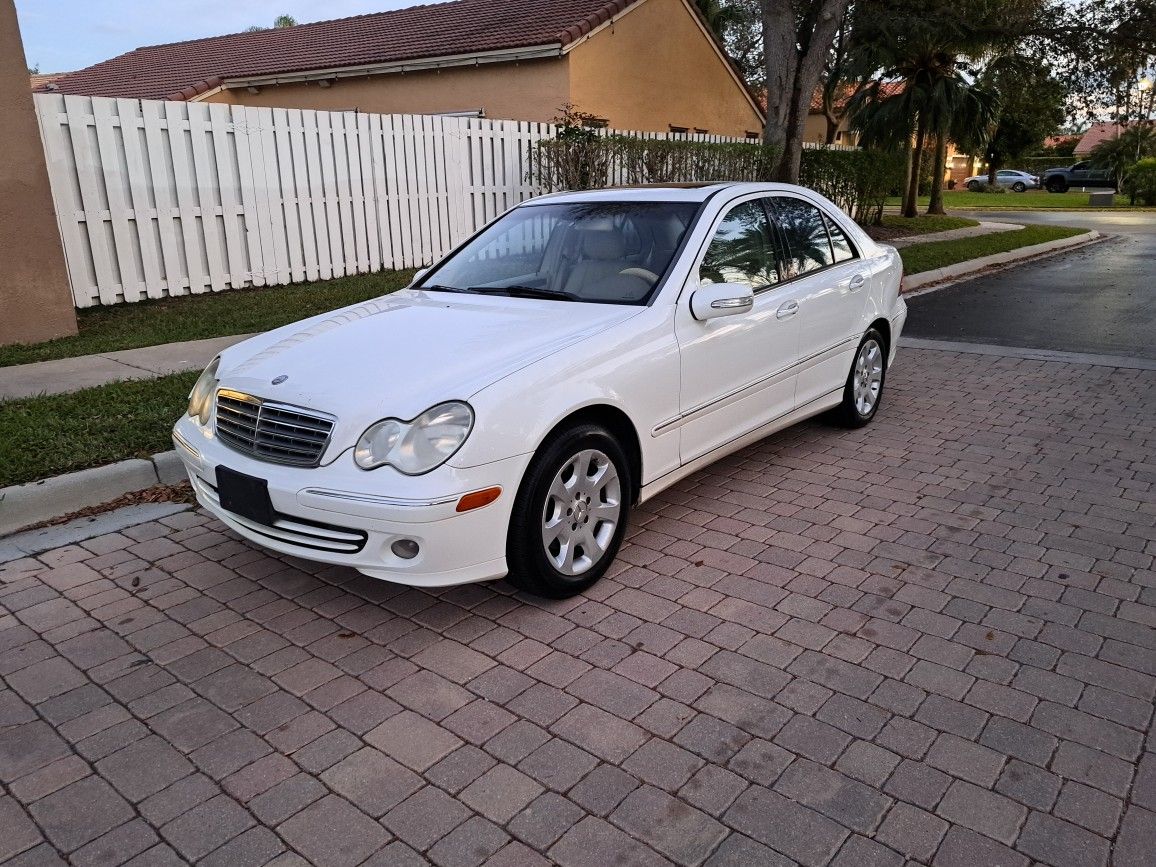 2005 MERCEDES BENZ C240 4MATIC for Sale in Fort Lauderdale, FL - OfferUp