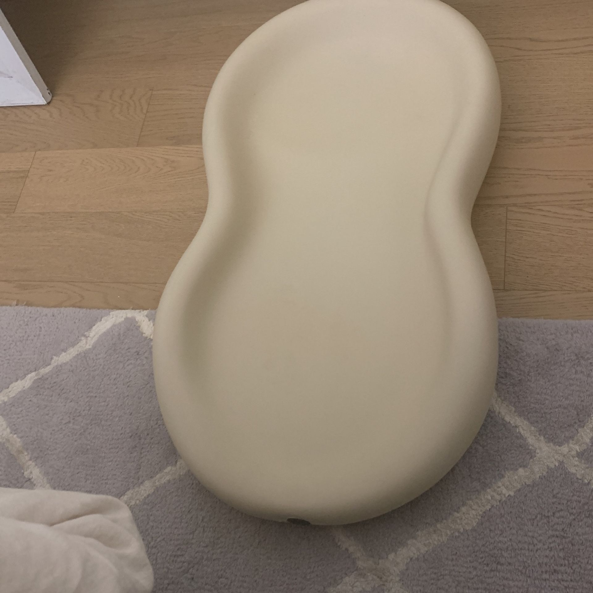 Keekaroo Peanut Changing Pad (like New) for Sale in New York, NY - OfferUp