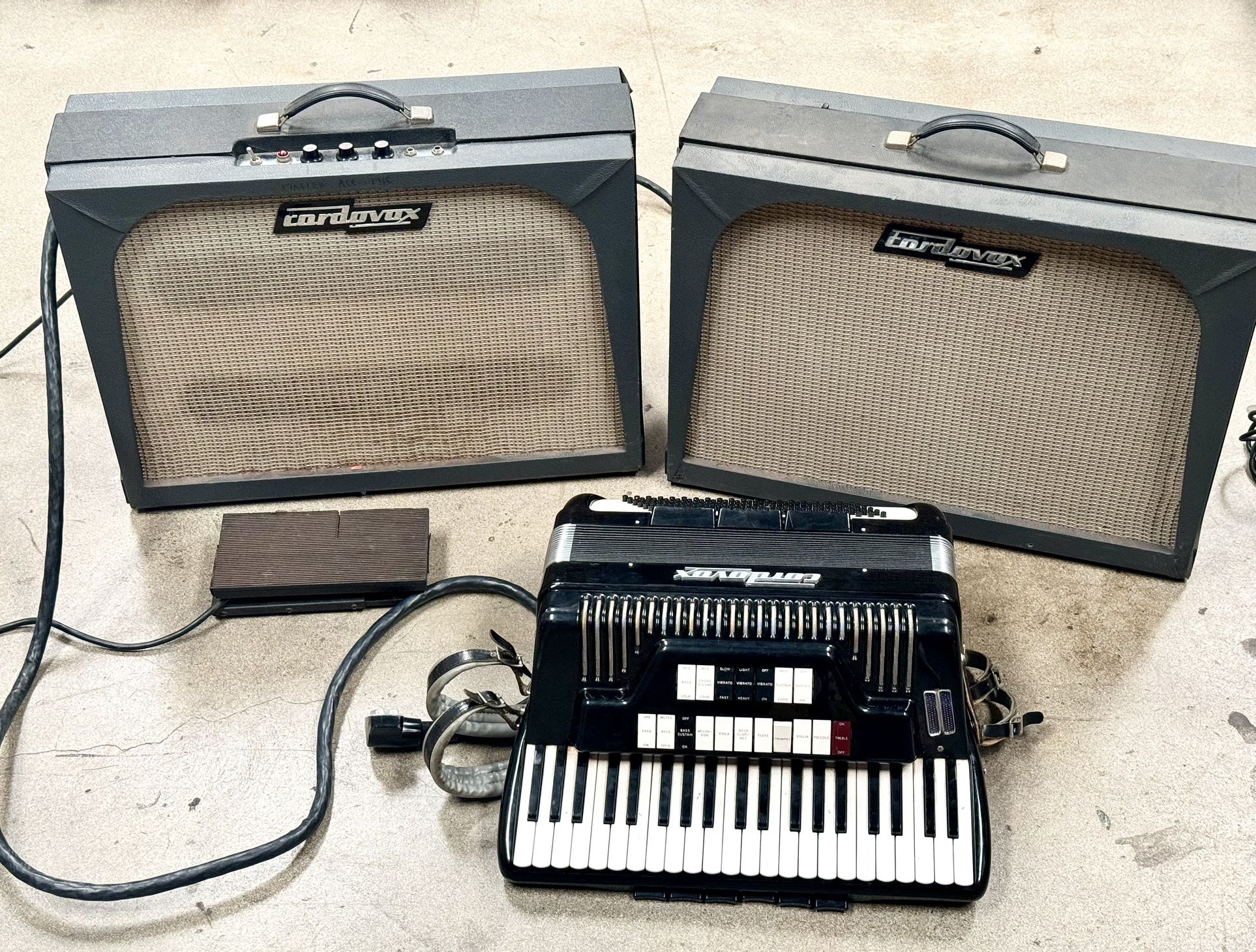 1967 Cordovox 3 piece unit Made in Italy Accordion with 2 x 15 ...